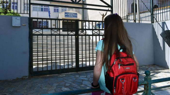 Μαθήτρια γυμνασίου γέννησε σε τουαλέτα νοσοκομείου χωρίς να γνωρίζει ...