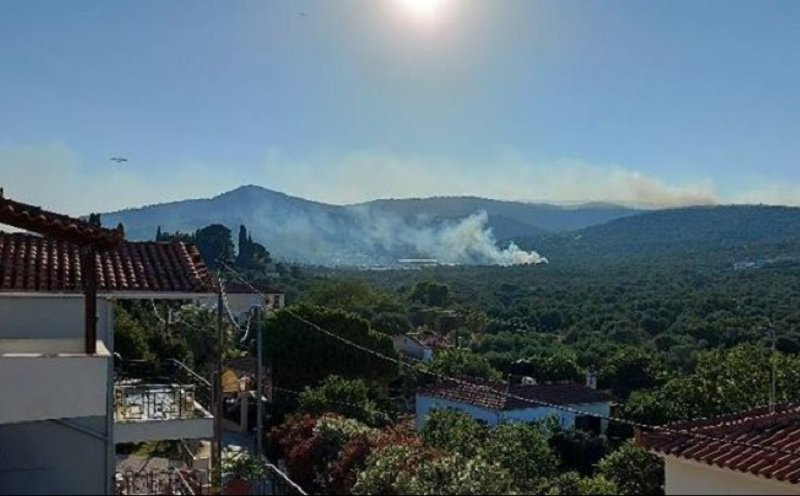 Δεύτερο μέτωπο της πυρκαγιάς στη Λέσβο κοντά στο ΚΥΤ της Μόριας ...