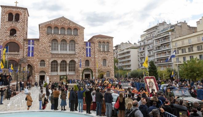 Θεσσαλονίκη: Πλήθος κόσμου για τον εορτασμό του Αγίου Δημητρίου - Φόβοι ...