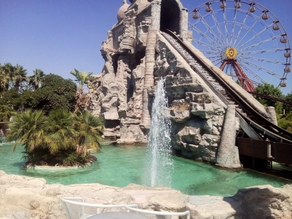 Allou Fun Park: Πώς έγινε το ατύχημα με το εκτροχιασμένο βαγόνι - Σε ...