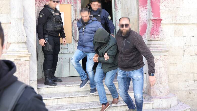 Κρήτη: Στις φυλακές Τριπόλεως θα οδηγηθεί ο 66χρονος λυράρης που ...