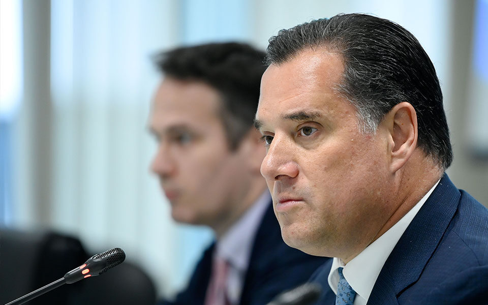 Επιστροφή στον μεσαίωνα - Το εργασιακό νομοσχέδιο του Αδωνι Γεωργιάδη ...